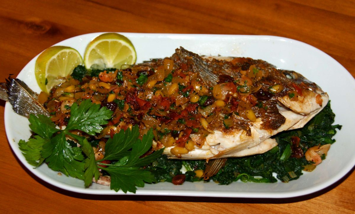 Dorade im Spinatbett mediterran – 1001food